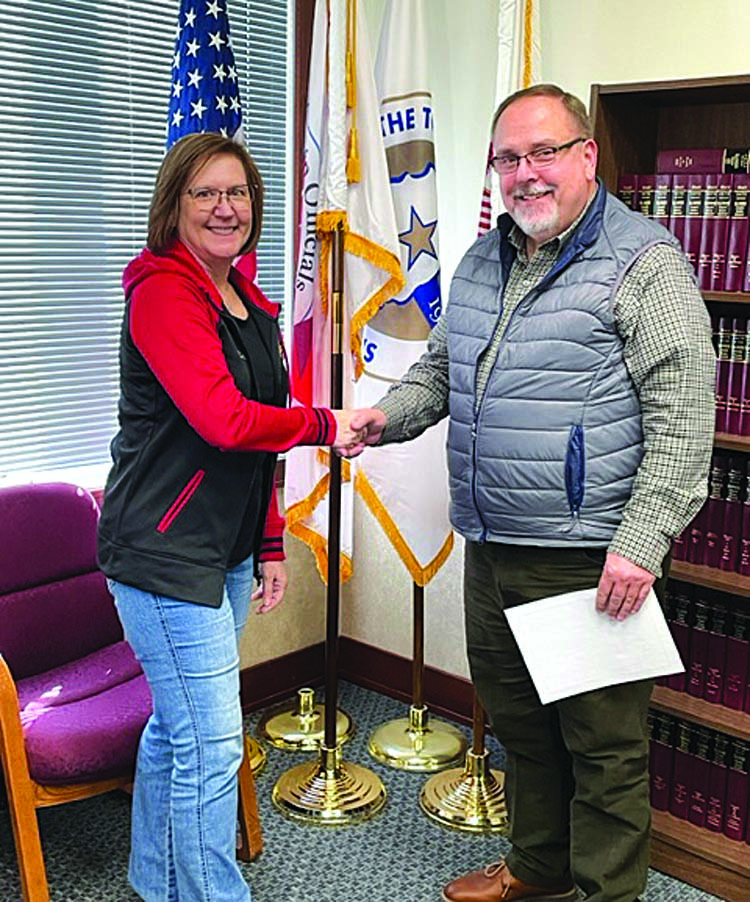 BRYAN SMITH SWORN IN – The County Chronicle