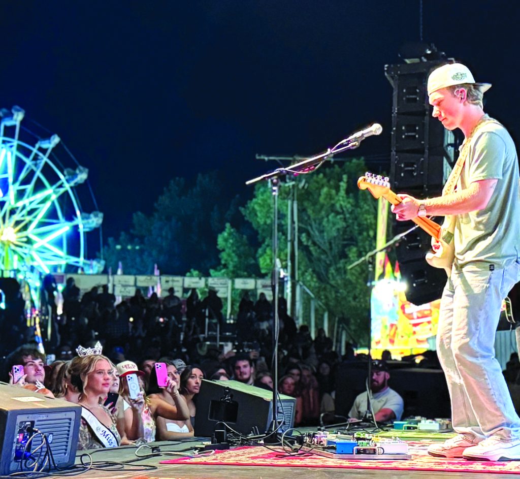 MYERS MO-DO CONCERT A SELL OUT. – The County Chronicle
